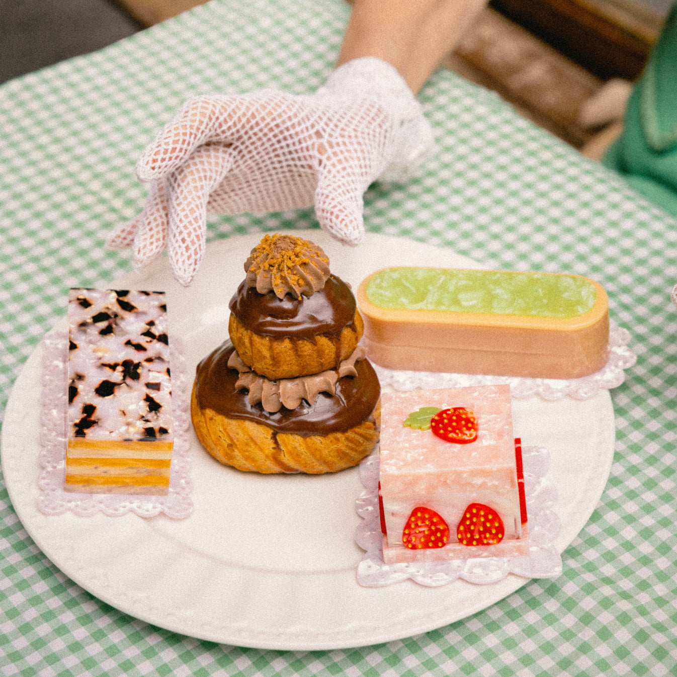 Pistachio Eclair Box – Coucou Suzette